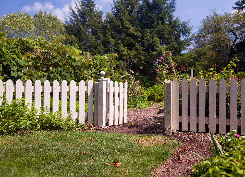 Wood Picket Fences | Big Easy Fence Company